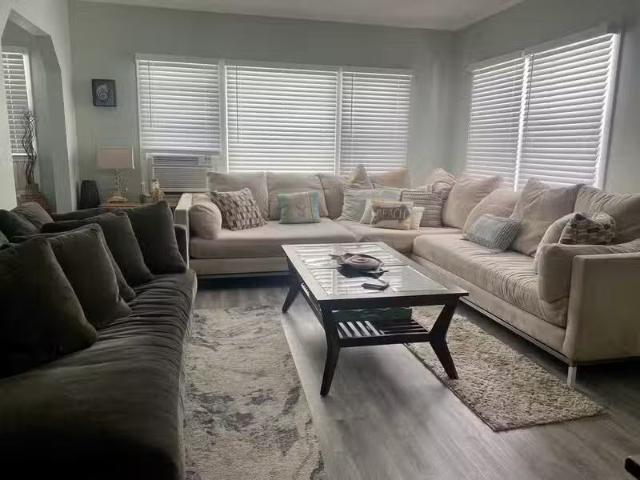 2 Bedroom 1 Bathroom House In Lake Worth Beach/Fully Furnished.