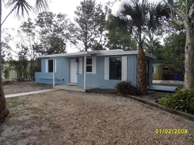 2 Bedroom 1 Bathroom House In Pompano Beach With Great Ameniti.