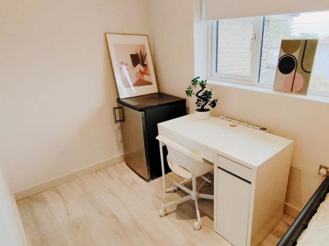 2 Bedroom 1 Bathroom room4