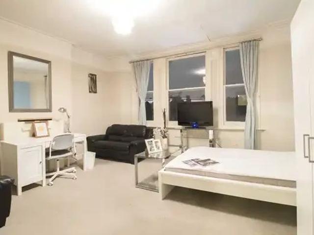 2 Bedroom 1 Bathroom Room A