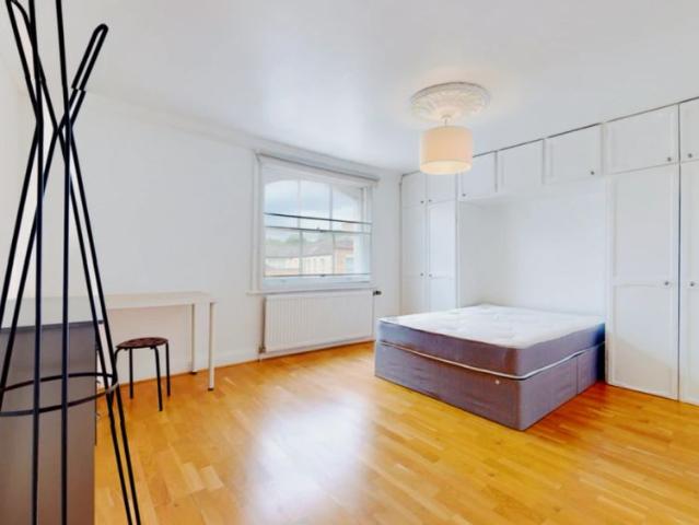 2 Bedroom 1 Bathroom roomA