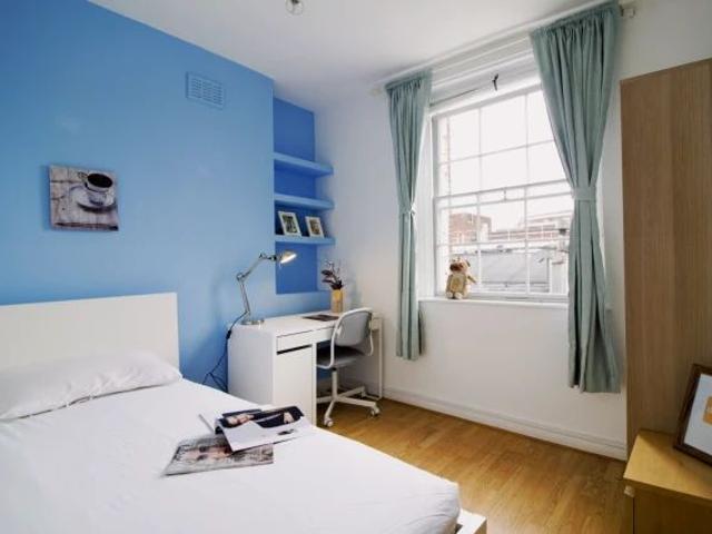 2 Bedroom 1 Bathroom roomB