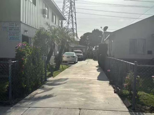 2 bedroom 1 bed cute duplex 7837 1/2 Gilliland Ave