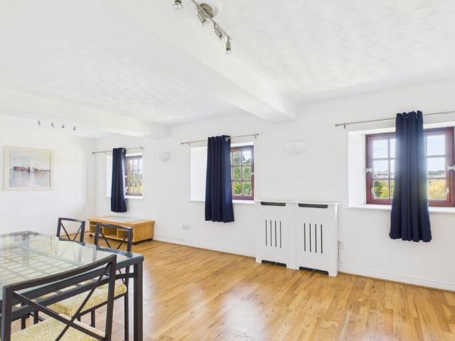 2 Bedroom