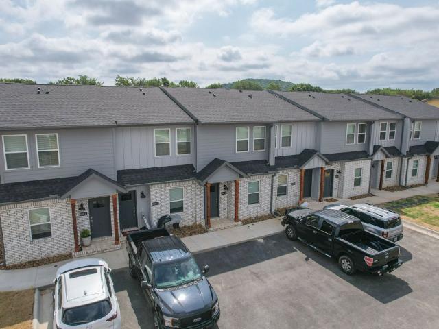 2 bedroom 2.5 bath home located in Fayetteville, AR