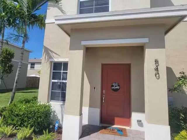 2 Bedroom 2.5 Bathroom Townhouse 540 Ne 5th Ln #NA