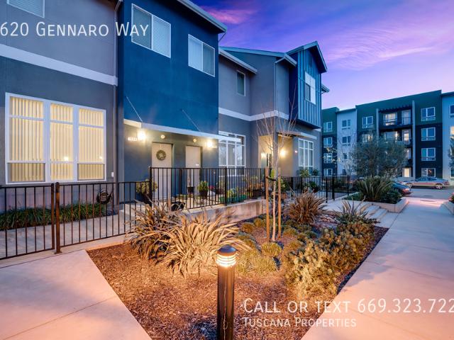 2 Bedroom 2 1/2 Bath Comfortable Townhouse