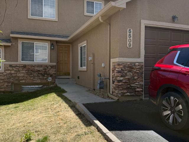 2 bedroom, 2 1/2 bath condo in the NORTHEAST side of Colorado Springs