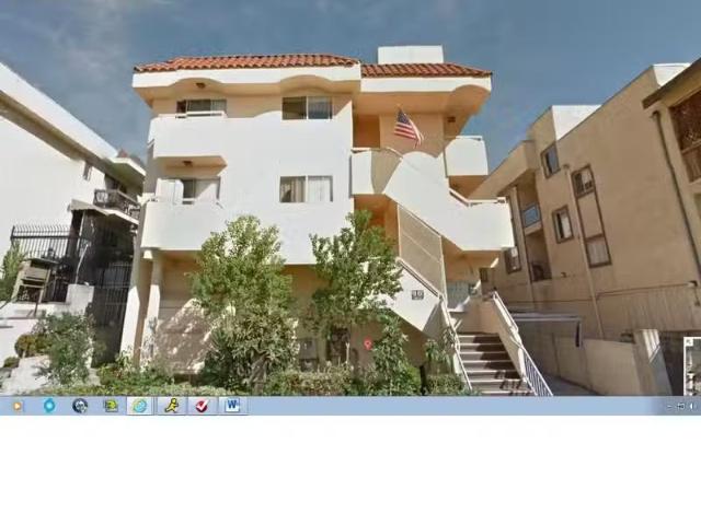 2 Bedroom, 2 Bath Apartment in Tujunga 10206 Samoa Ave #10