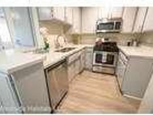 2 Bedroom 2 Bath In Sherman Oaks CA 91403