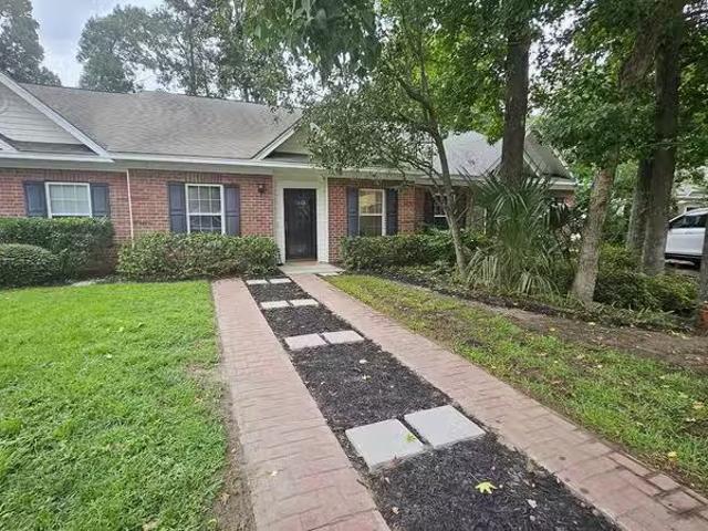 2 Bedroom 2 Bathroom Townhome in Mount Pleasant! 1340 Old Tab.