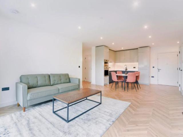 2 Bedroom 2 Bathroom Tryon House Flat24