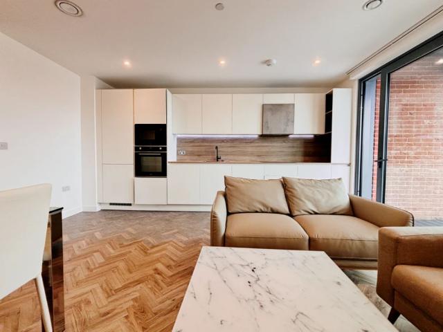 2 Bedroom 2 Bathroom Apartment 1806