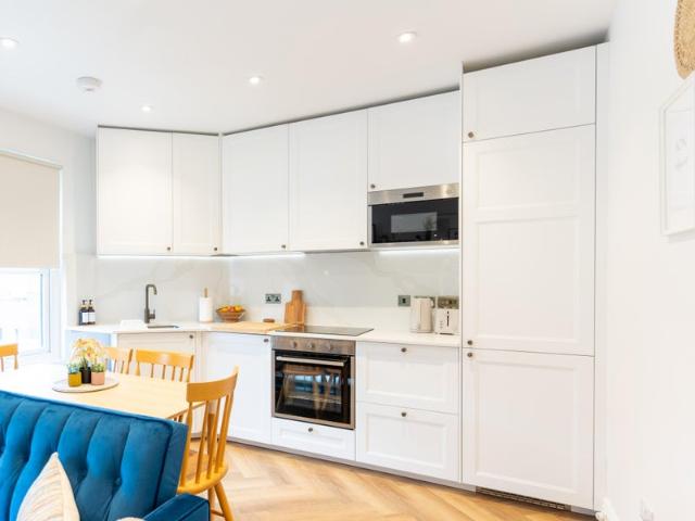 2 Bedroom, 2 Bathroom Apartment parking
