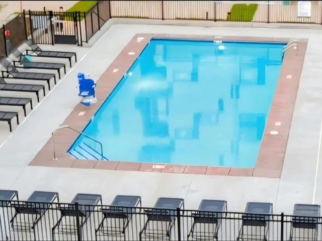 2 Bedroom 2 Bathroom Downtown Apartment