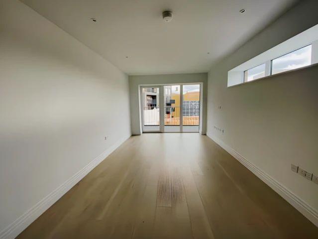 2 Bedroom 2 Bathroom Flat44