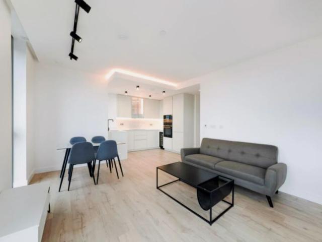 2 Bedroom 2 Bathroom Flat52
