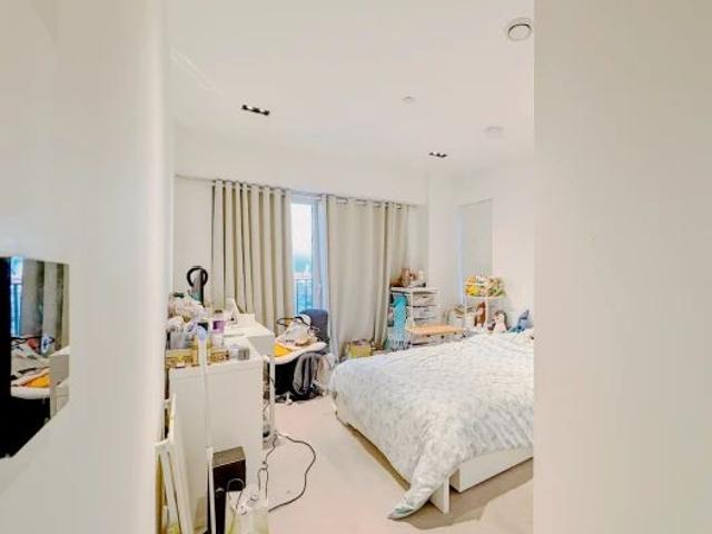2 Bedroom 2 Bathroom Flat53