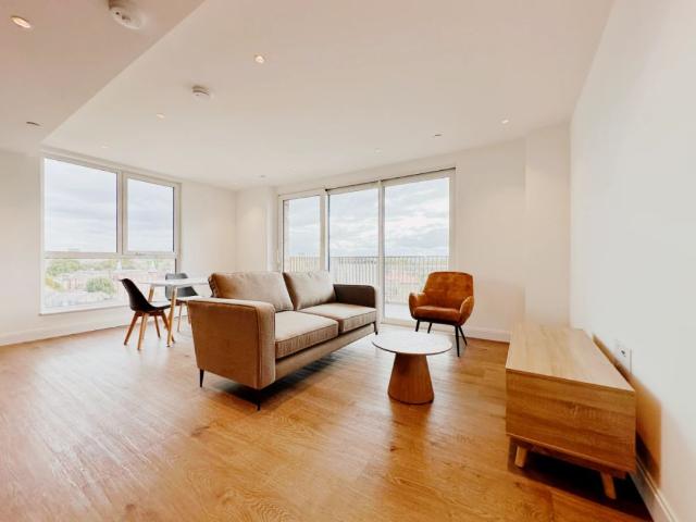 2 Bedroom 2 Bathroom Flat64