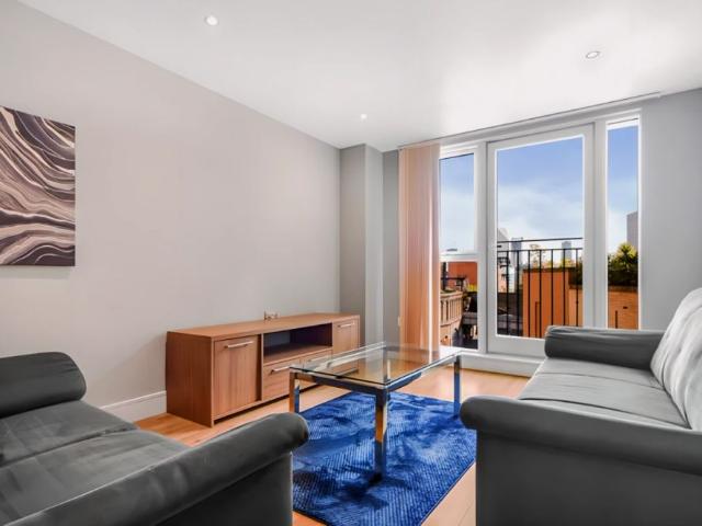 2 Bedroom 2 Bathroom Flat67