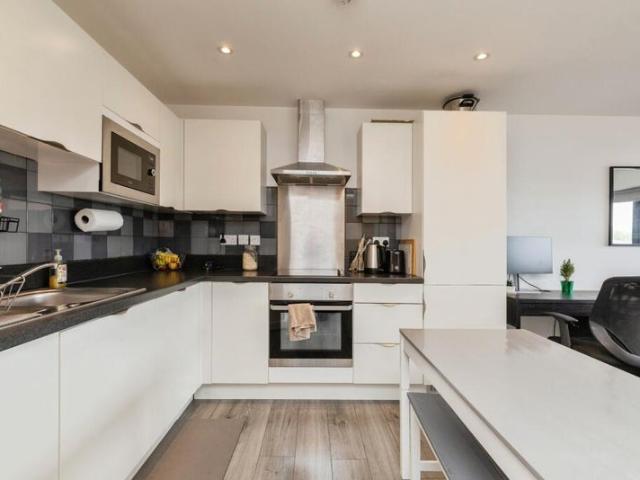 2 Bedroom, 2 Bathroom Flat All Bills & Wifi Incl
