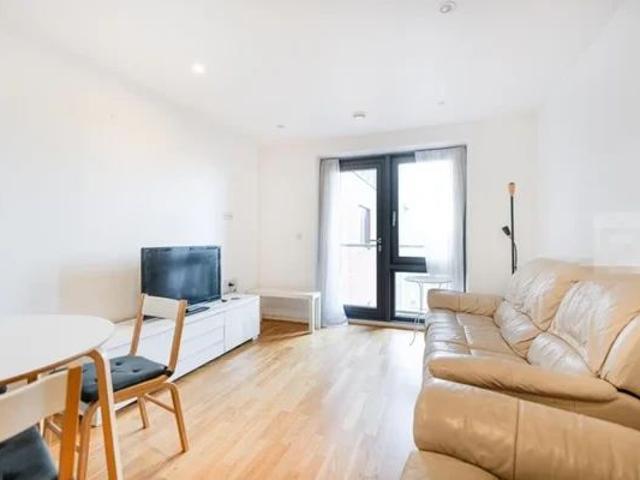 2 Bedroom 2 Bathroom Flat 22