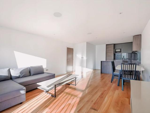 2 Bedroom 2 Bathroom Flat 37