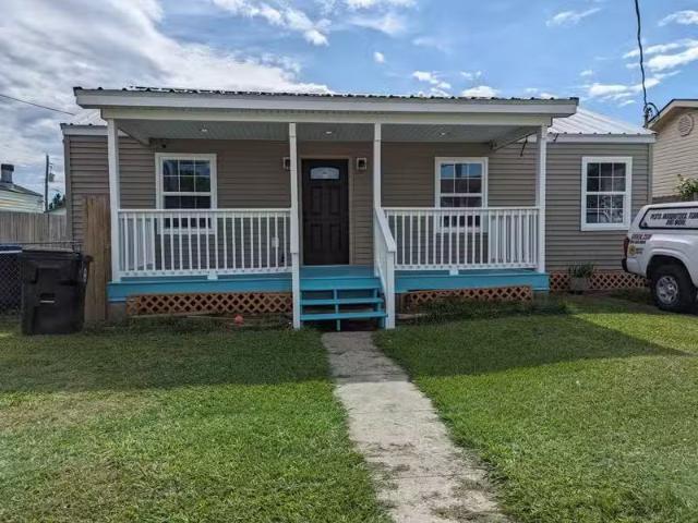 2 Bedroom, 2 Bathroom House w/ Fenced Yard $1,400 45 Martin.