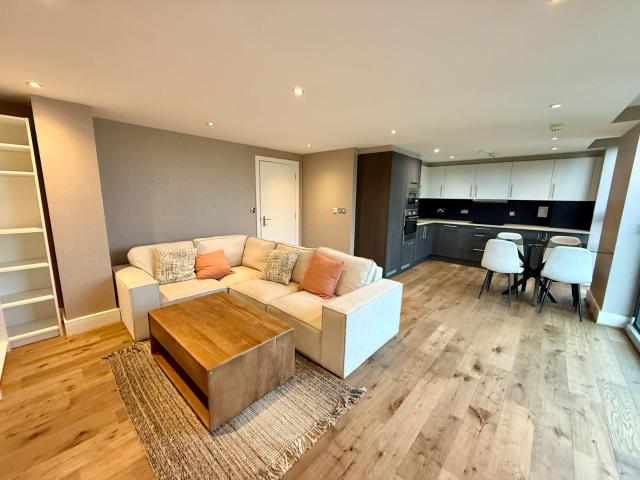 2 bedroom, 2 bathroom Newly Refurbished Flat in Woolwich