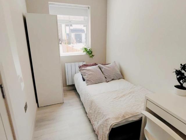 2 Bedroom 2 Bathroom room1