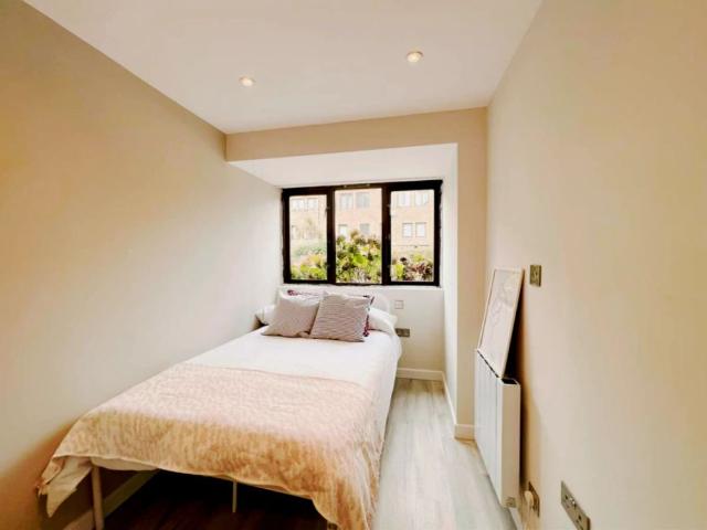 2 Bedroom 2 Bathroom room1