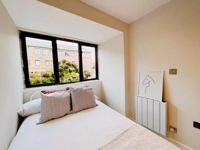 2 Bedroom 2 Bathroom room2