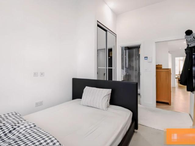2 Bedroom 2 Bathroom room2