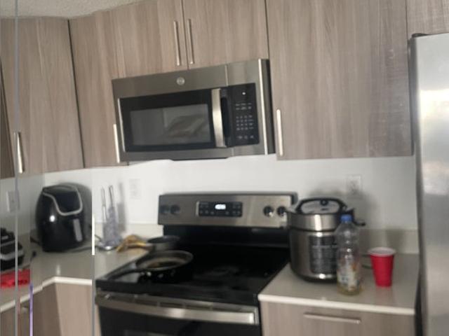 2 bedroom 2 bathroom room available