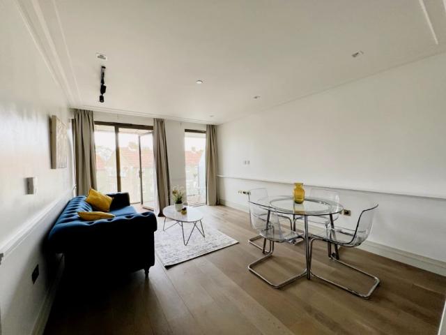 2 Bedroom 2 Bathroom roomB