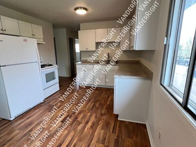 2 Bedroom 2nd Floor Apartment!