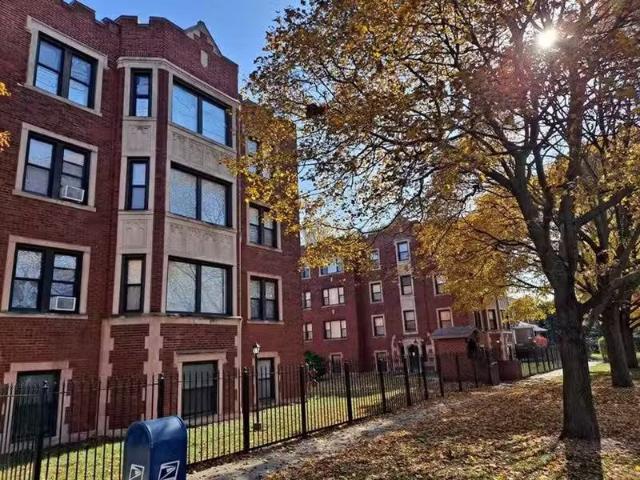 2 Bedroom 8201 S Michigan Avenue