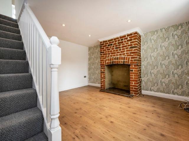 2 bedroom cottage to rent Abbey Road, Bradwell, Milton Keynes, Buckinghamshire, MK13