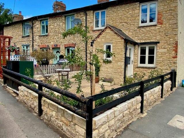 2 Bedroom Cottage To Rent In Bridge Street, Thornborough, MK18