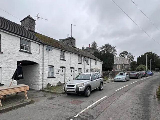 2 Bedroom Cottage To Rent In Church Street, Rhayader, LD6
