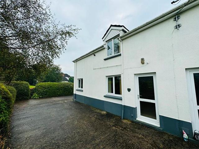 2 Bedroom Cottage To Rent In Heol Bolahaul, Carmarthen, SA31