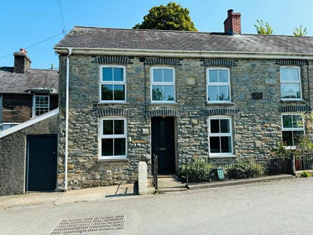 2 Bedroom Cottage To Rent In Llanybydder, SA40