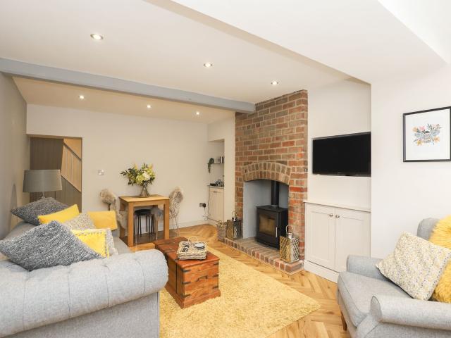 2 bedroom cottage to rent in summer lane sheffield s17