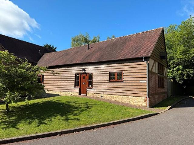 2 Bedroom Cottage To Rent In Thame Road, Longwick, Princes Risborough, Buckinghamshire, HP27