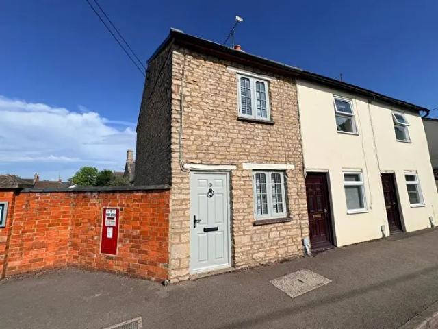 2 Bedroom Cottage To Rent In West Street, Olney, MK46