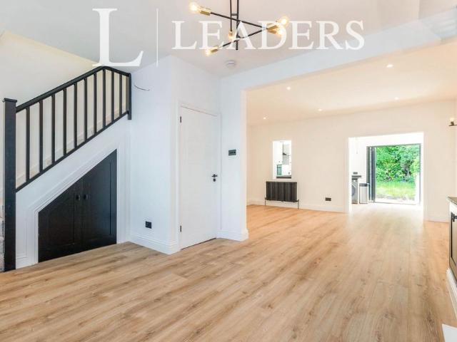 2 bedroom cottage to rent Kings Road, Long Ditton, Surbiton, Surrey, KT6