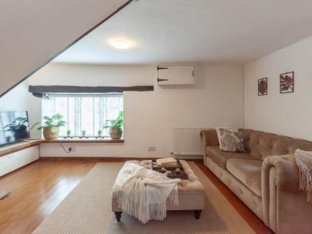 2 bedroom cottage to rent