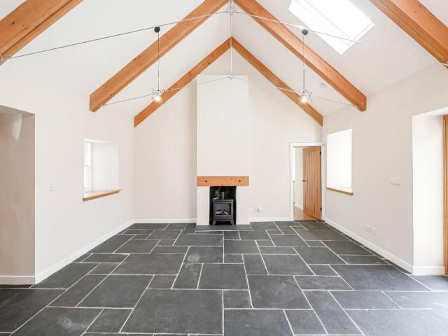 2 bedroom cottage to rent