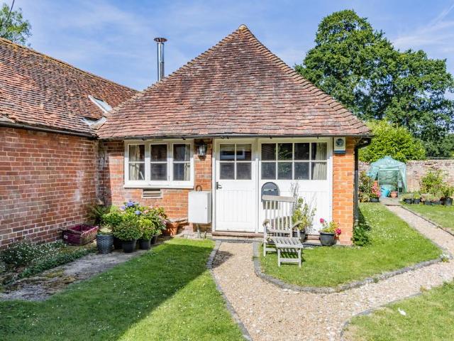 2 bedroom cottage to rent