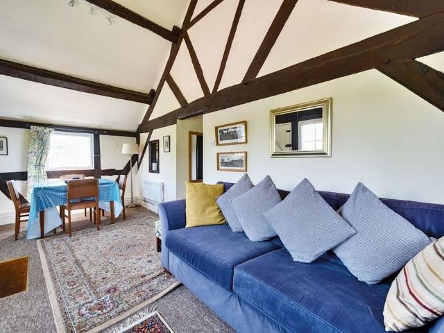2 bedroom cottage to rent